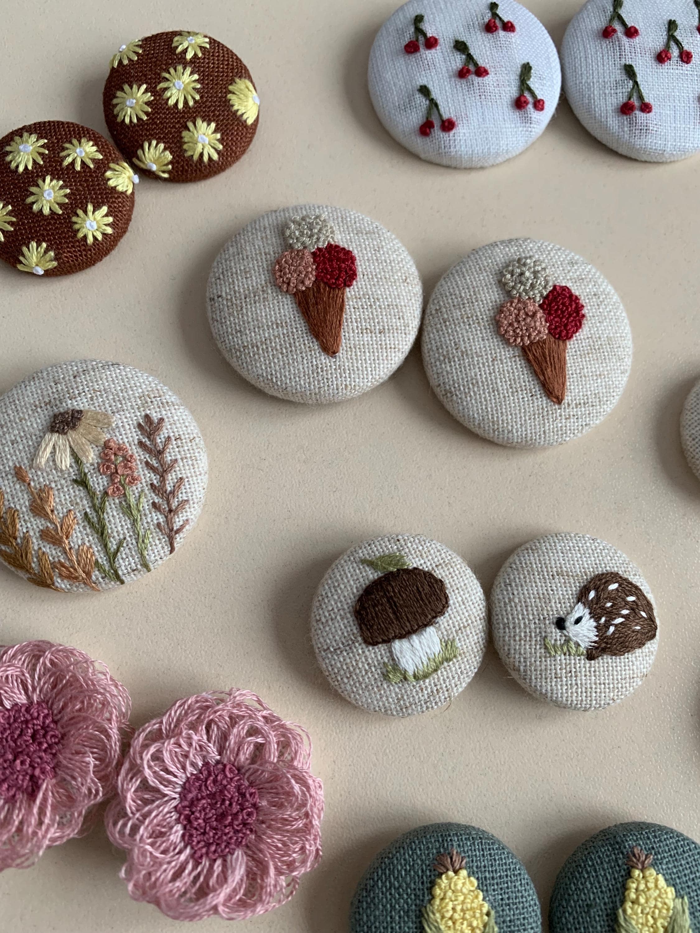 Flower Embroidery Button Hair Tie, Hand Embroidered Fabric Covered ...