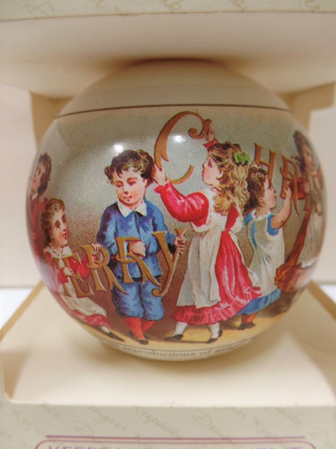 Hallmark an Old Fashioned Christmas Glass Ball Christmas Ornament 1982 ...
