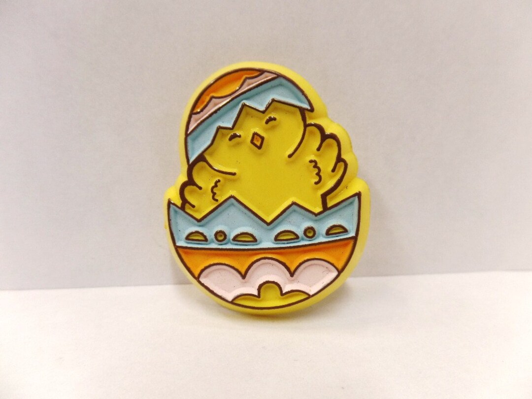 Vintage Hallmark Easter Lapel Pin 1979 NOS Chick en huevo - Etsy España