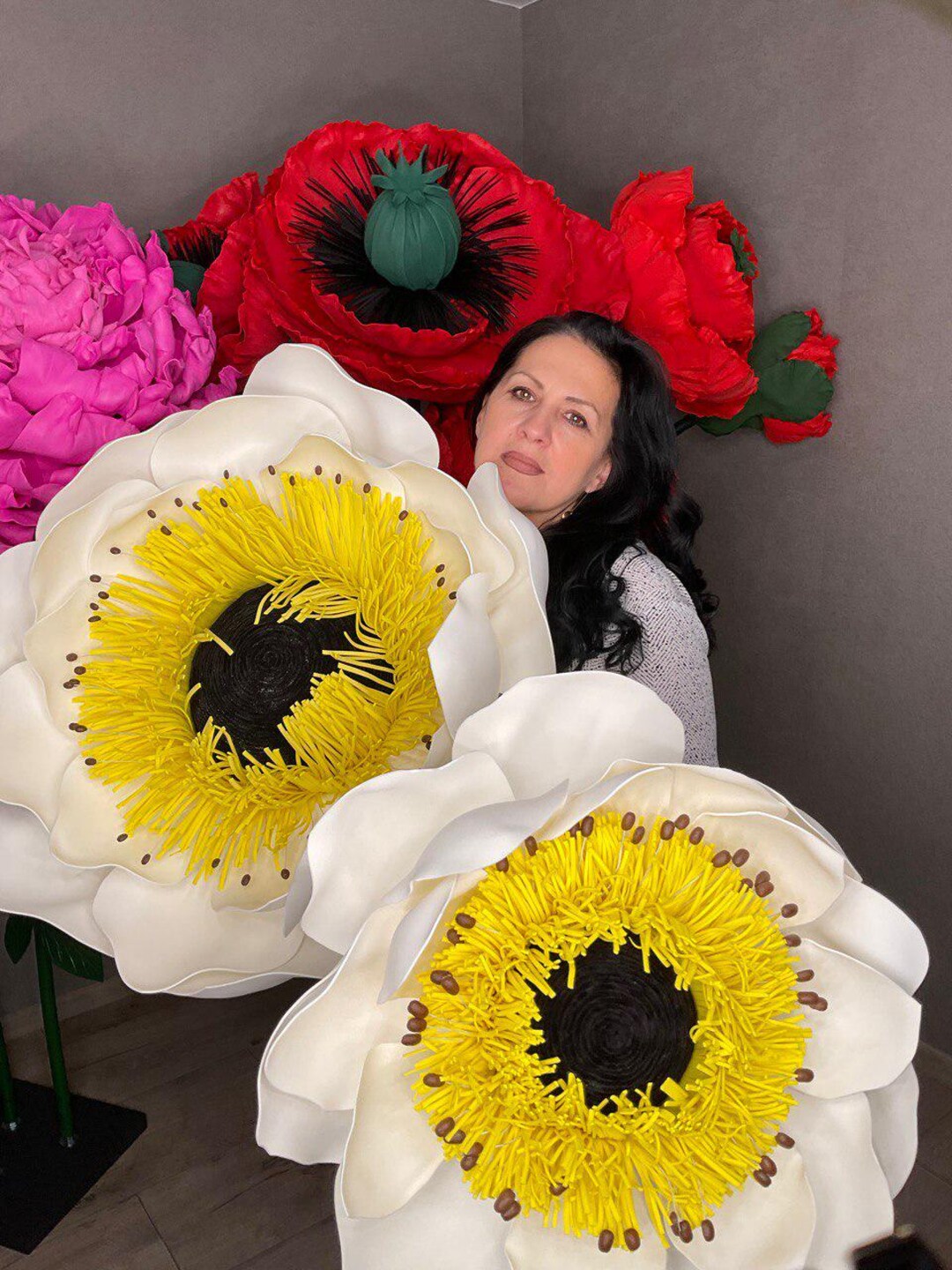 Giant Anemone. Alice in Wonderland. Event Backdrop. Big White Anemone ...