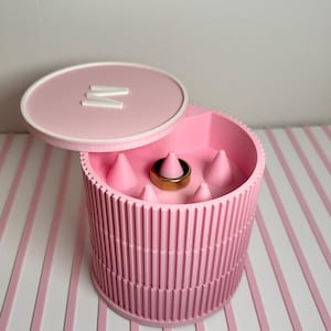 3D Rotating 3-tier Jewelry Box for Rings, Necklaces, and Bracelets ...
