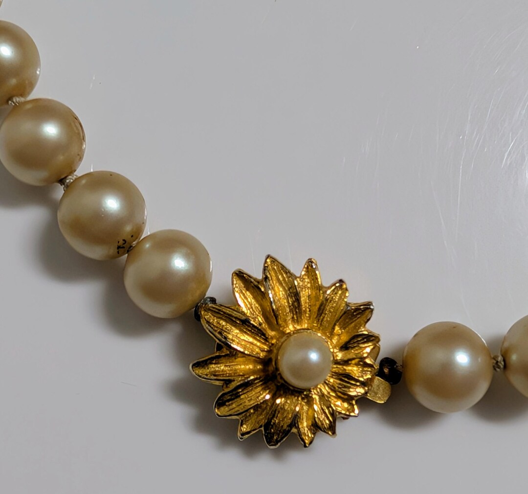 Vintage Faux off White/champagne Pearl Gold Tone Flower Latch Necklace ...