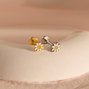 16G Daisy Flowers Stud Earrings • Push Pin Studs • Flat Back Earring • Tragus Stud • Helix Conch ...