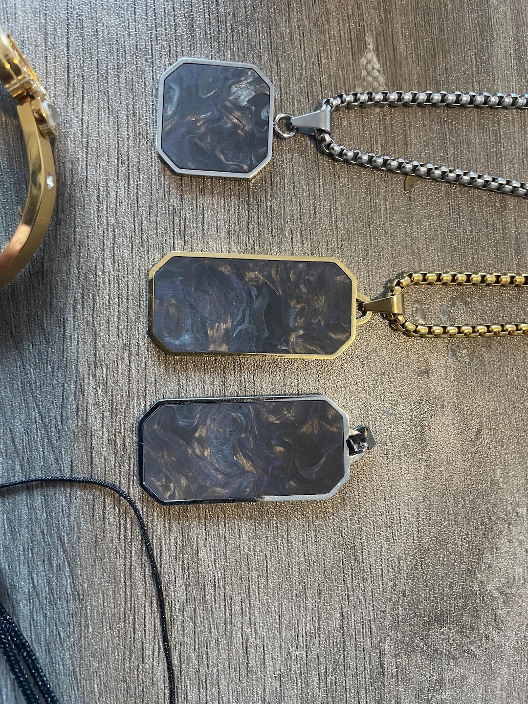 Sleek Carbon Fiber Tag – Custom Engraved Tags for Fashion & Lifestyle ...