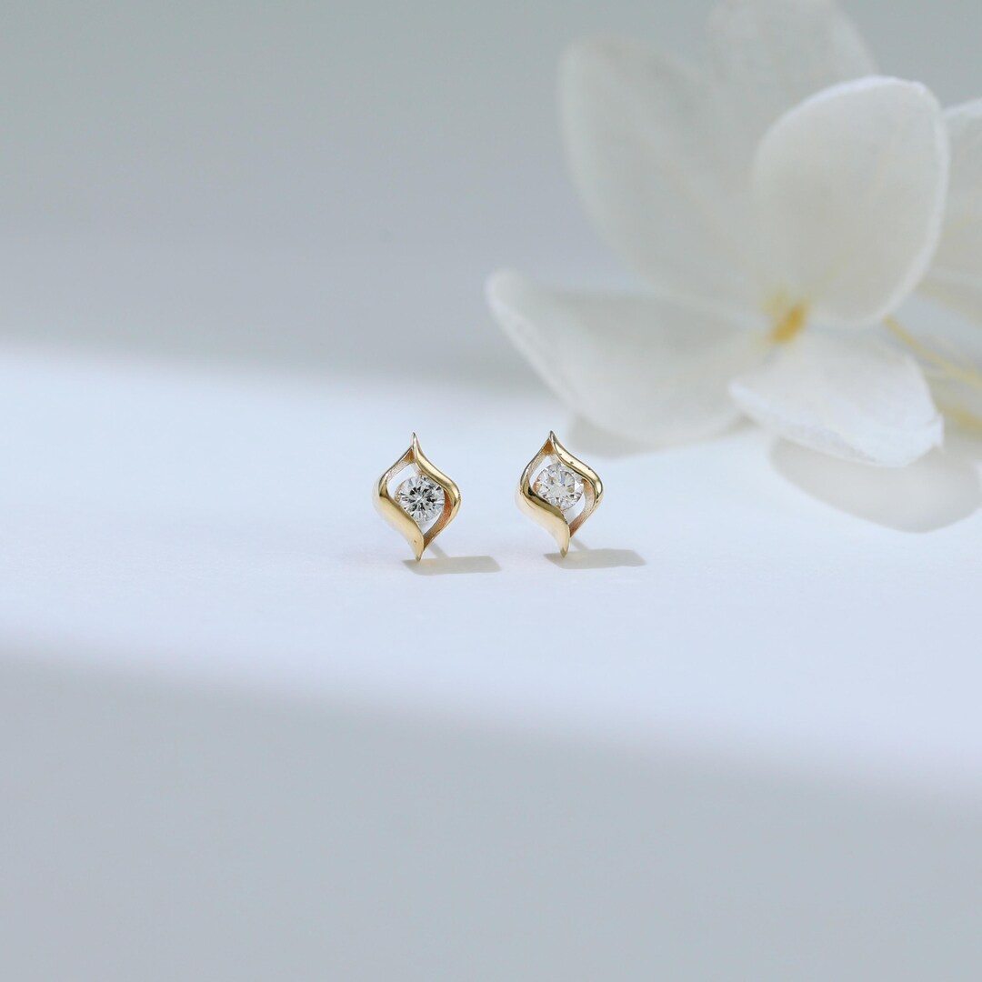 14K Solid Gold Diamond Helix Stud Earring, Minimalist Cartilage ...