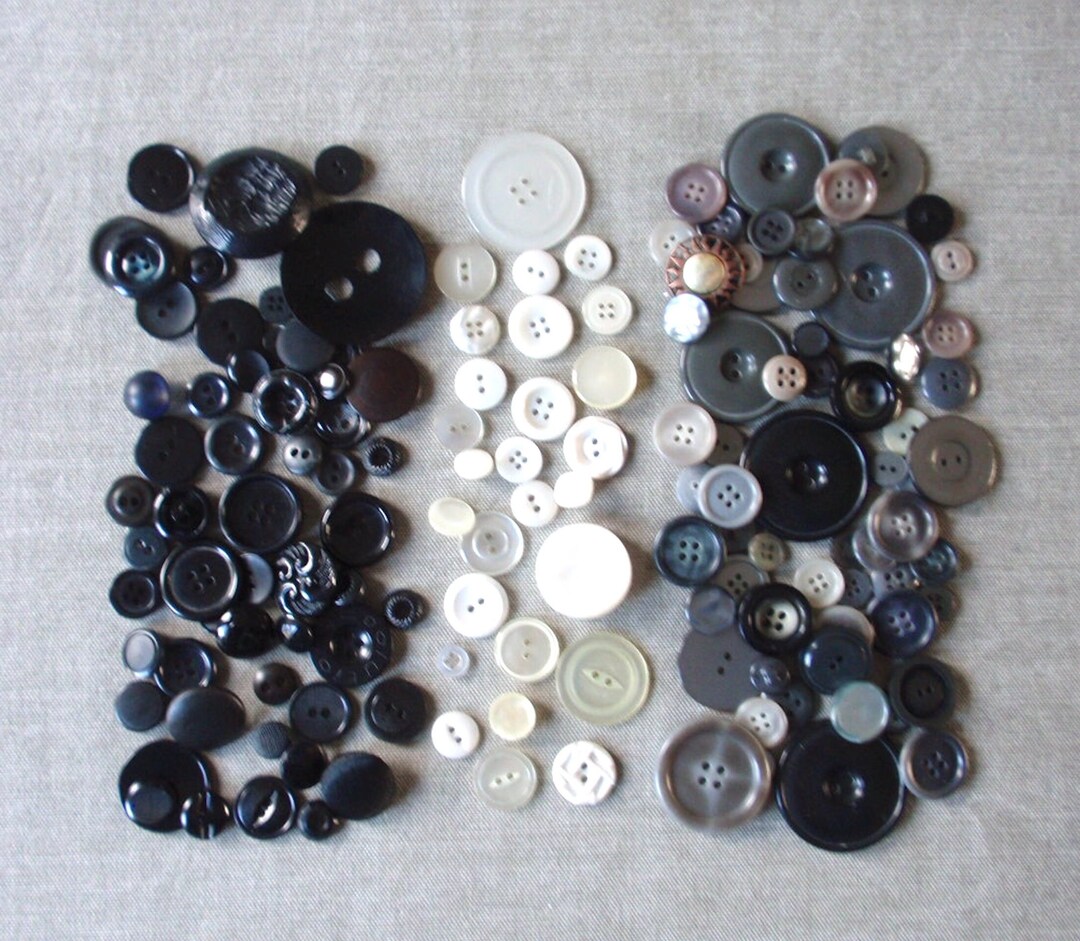 Vintage 1930s-80s Bulk Neutral 150 Buttons Mix in Vintage Darice® Box ...