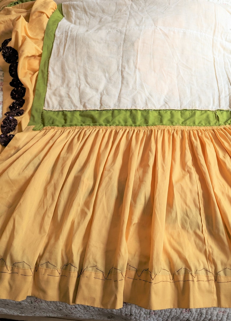 Vintage Handmade Yoyo Bedspread – Double or Queen Size With Skirt ...