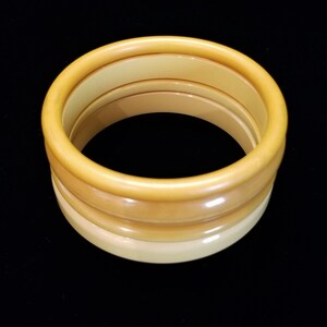 Vintage Bakelite Butterscotch Bangle Set, 4 Art Deco Bakelite Bangles ...