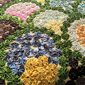 Vintage Handmade Yoyo Bedspread – Double or Queen Size With Skirt ...