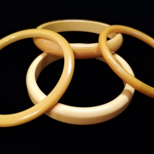 Vintage Bakelite Butterscotch Bangle Set, 4 Art Deco Bakelite Bangles ...
