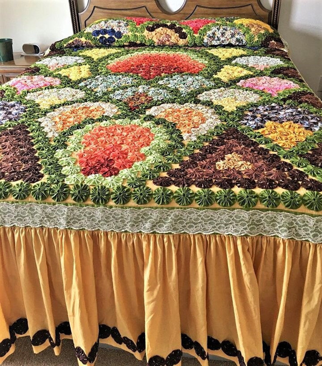 Vintage Handmade Yoyo Bedspread – Double or Queen Size With Skirt ...