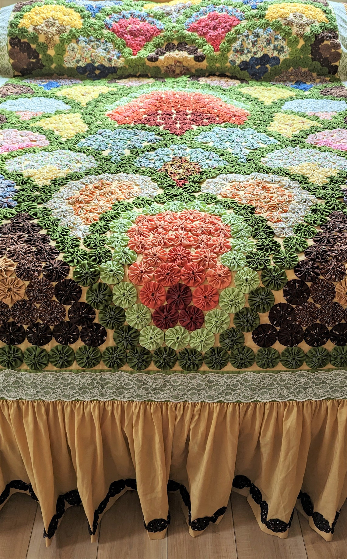 Vintage Handmade Yoyo Bedspread – Double or Queen Size With Skirt ...