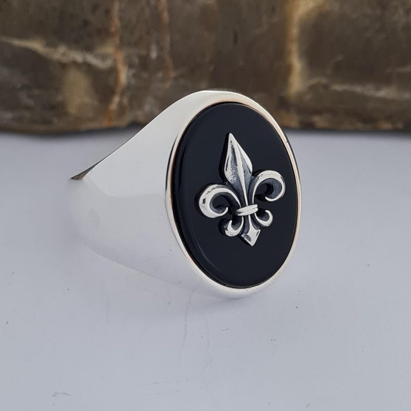 Noble Signet Ring - Etsy