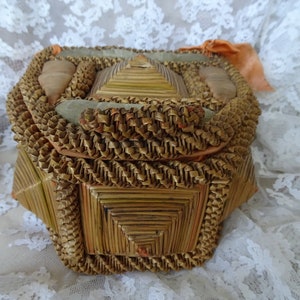 LOVELY Victorian Sewing Basket, Antique Folk Art Woven Straw Basket ...