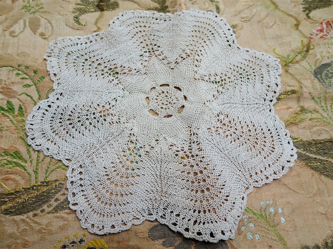 CHARMING Vintage Doily, Hand Hand Knitted Doily,intricate Pattern ...