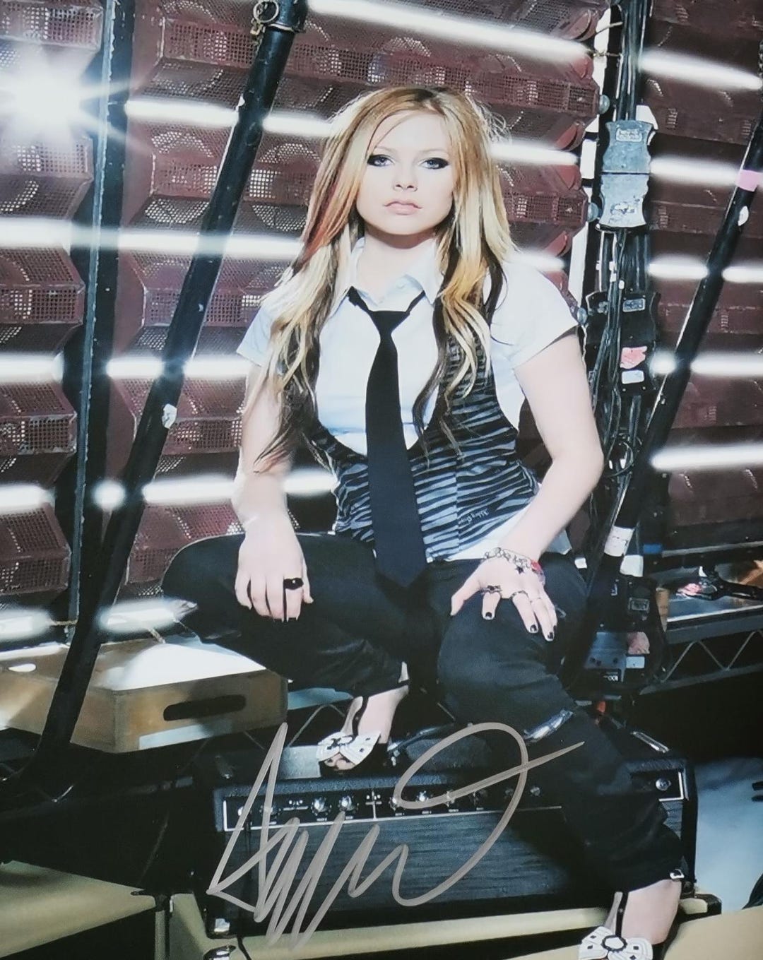 Avril Lavigne, Autograph Original Signed, 10x8 In, Punk-rock Music - Etsy