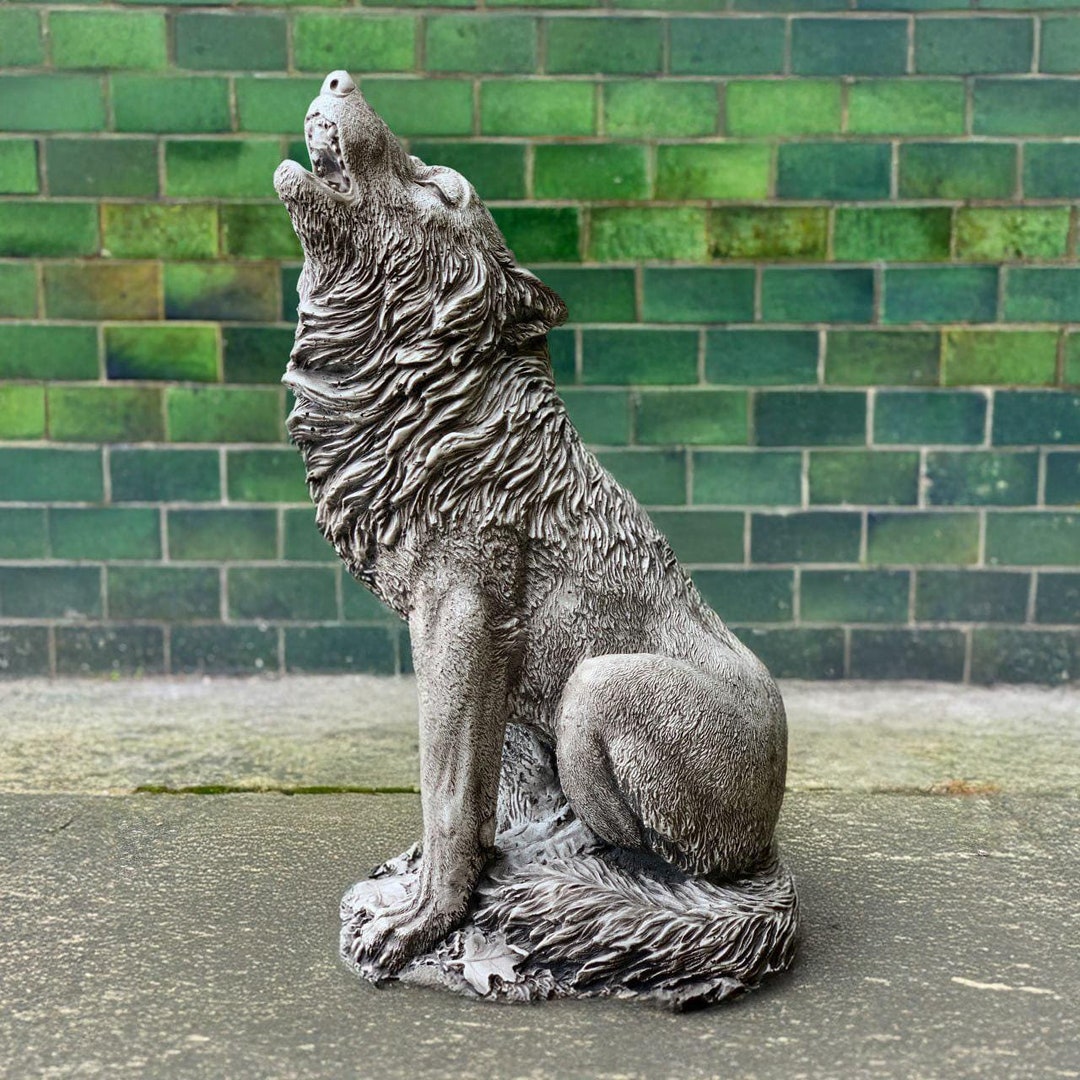 Massive Wolf Statue Concrete Howling Wolf Sculpture Grand Wildlife ...