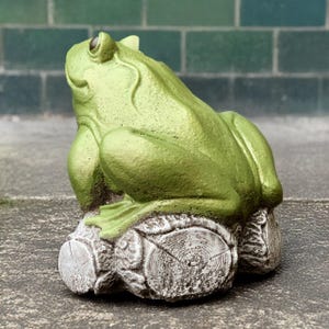 Unique Frog Statue Concrete Water Sculpture Stone Animal Figurine ...