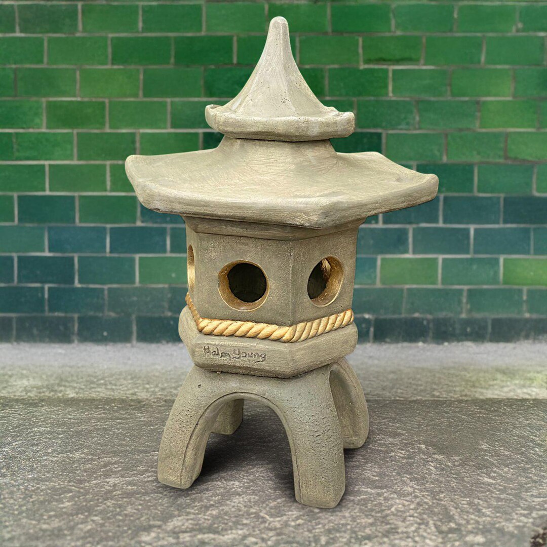 Concrete Elegant Pagoda Statue Stone Japanese Lantern Figure Outdoor ...