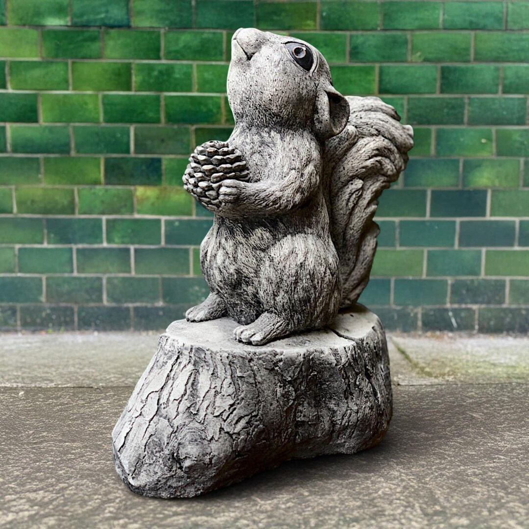 Outdoor Squirrel With Nut Statue Garden Squirrel Decor Cement Animal ...