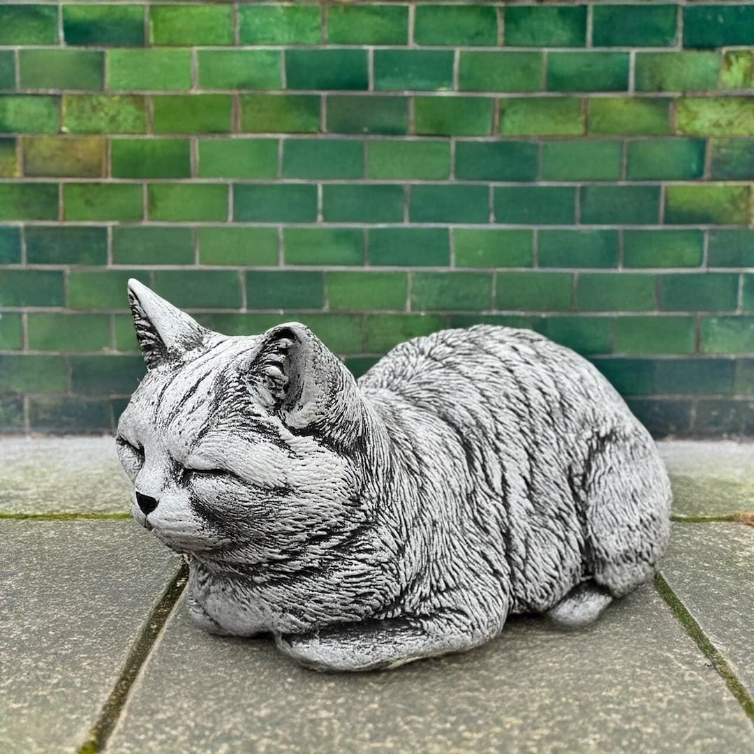 Stone Cat Statue for Yard Pet Memorial Lying Kitten Concrete Figurine ...