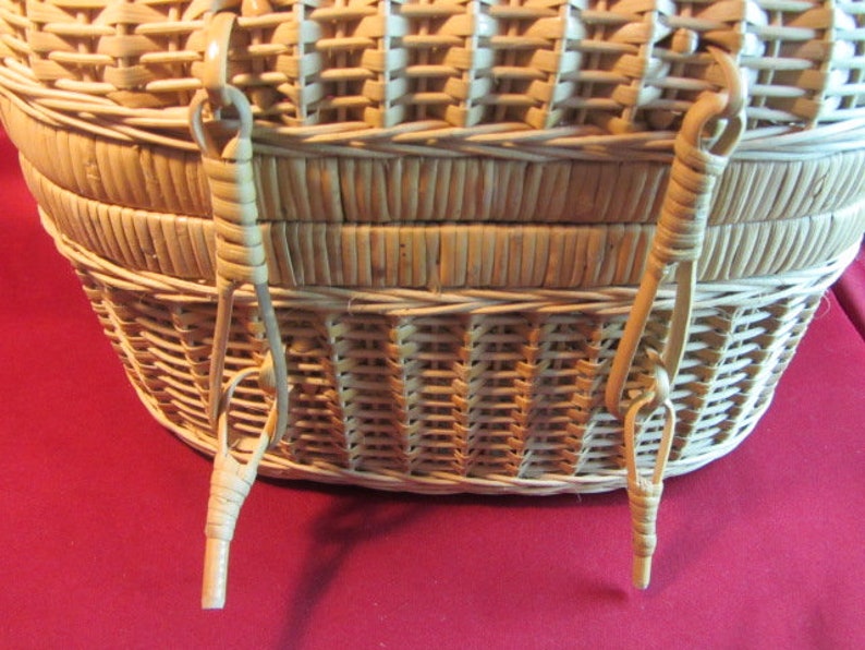 Hand Made Natural Reeds Woven Into a Basket Basket with Lid | Etsy