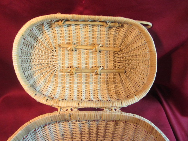Hand Made Natural Reeds Woven Into a Basket Basket With Lid - Etsy
