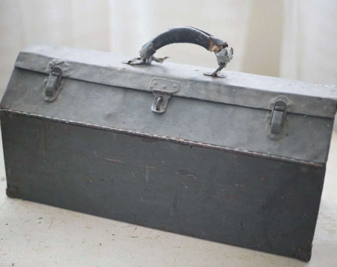 Old Metal Toolbox - Etsy