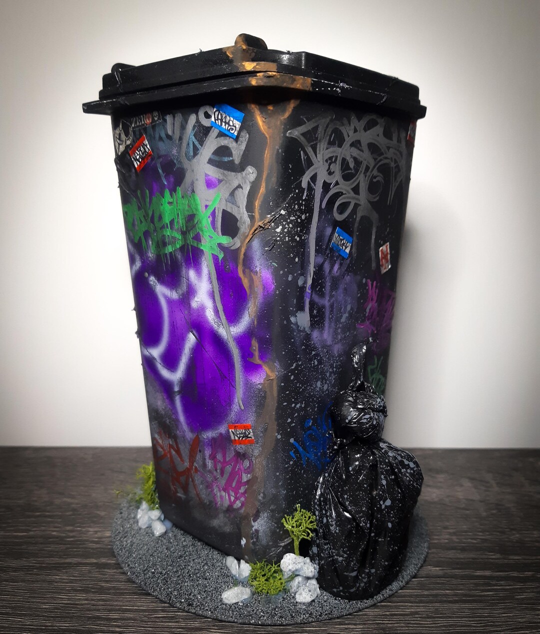 Realistic Graffiti Trash Can Replica Tabletop Art (black) - Etsy