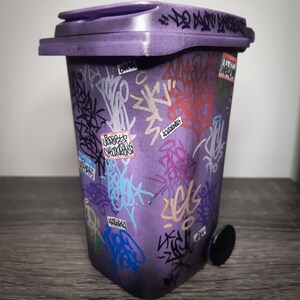 Mini Graffiti Trash Can Replica - Street Art Desktop Display / Decor ...