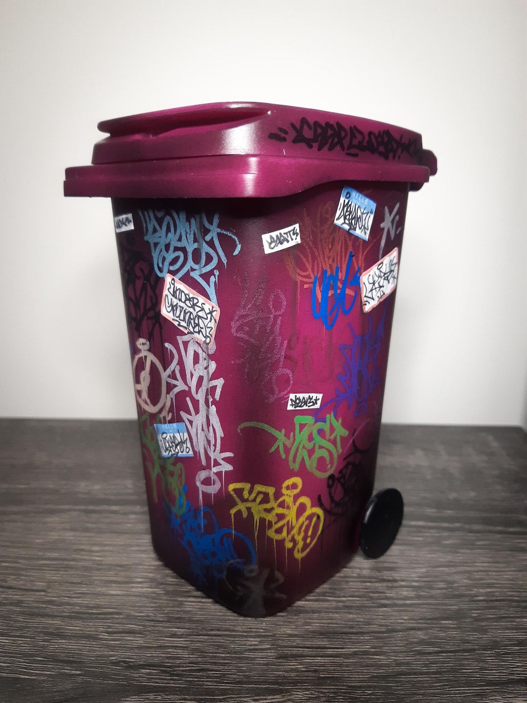 Mini Graffiti Trash Can Replica - Street Art Desktop Display / Decor ...