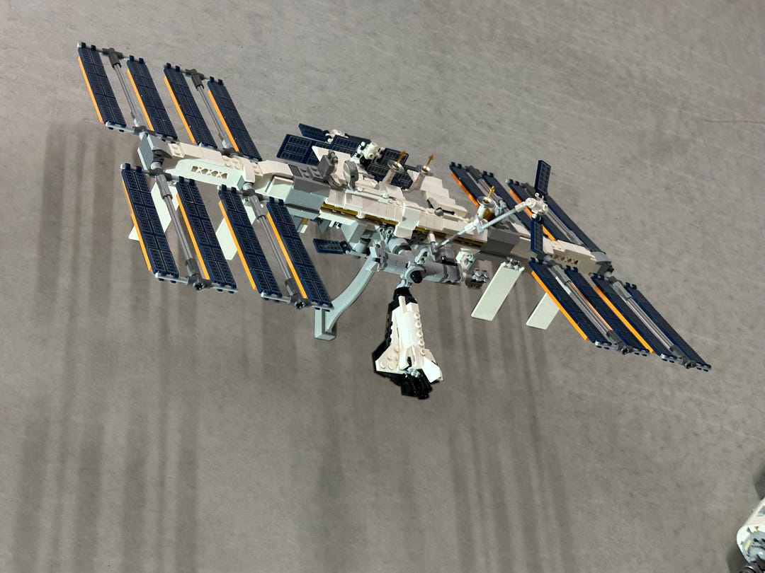 LEGO International Space Station (21321) Wall Mount – Dynamic and ...