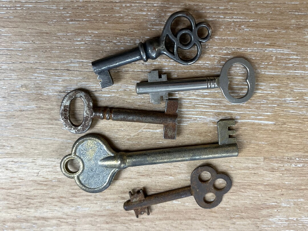 True Vintage Skeleton Key Collection Lot of Five Rusty Door Cabinet ...