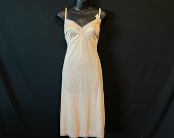 Vintage White Lace Slip Vanity Fair Plus Size Floral Full Slip Lingerie ...
