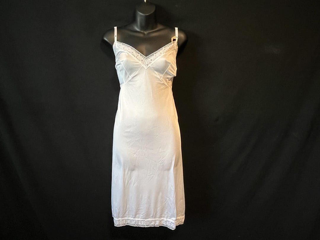 Vintage White Lace Slip Vanity Fair Plus Size Floral Full Slip Lingerie ...