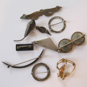 LOT: Tiny Antique Pins, Art Deco, Victorian, Sterling, Enamel, Gold ...