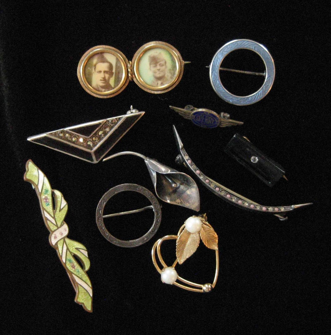 LOT: Tiny Antique Pins, Art Deco, Victorian, Sterling, Enamel, Gold ...