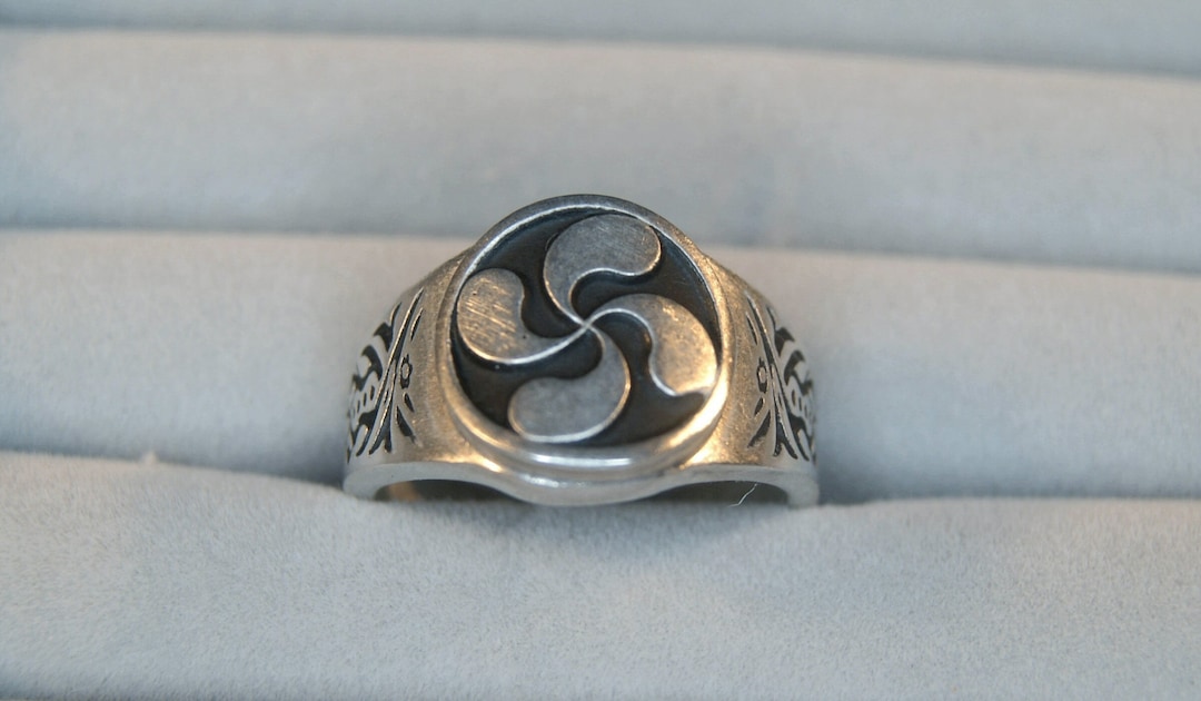 Lauburu Basque Ring - Mythological Symbol Sun- Four Heads Cross ...
