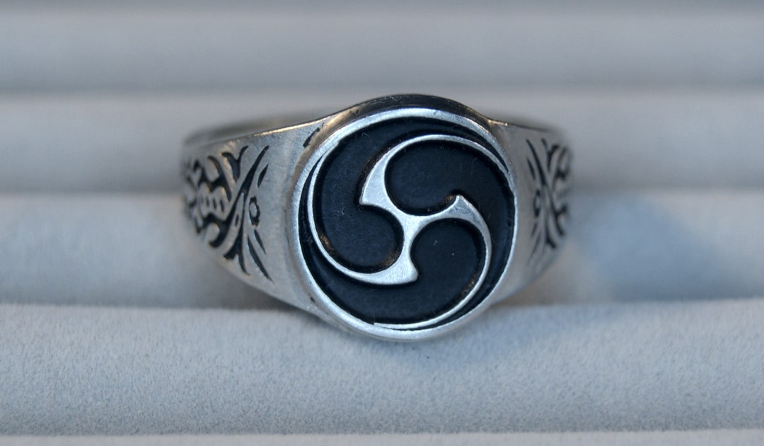 Tomoe Mitsudomoe Ring - Shinto - Hachiman - God of War and Archery ...