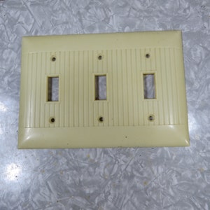 Vintage Bakelite Triple Light Switch Cover, Sierra Electric Cream ...
