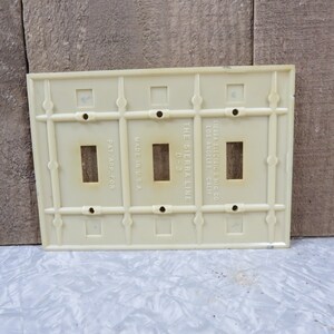 Vintage Bakelite Triple Light Switch Cover, Sierra Electric Cream ...