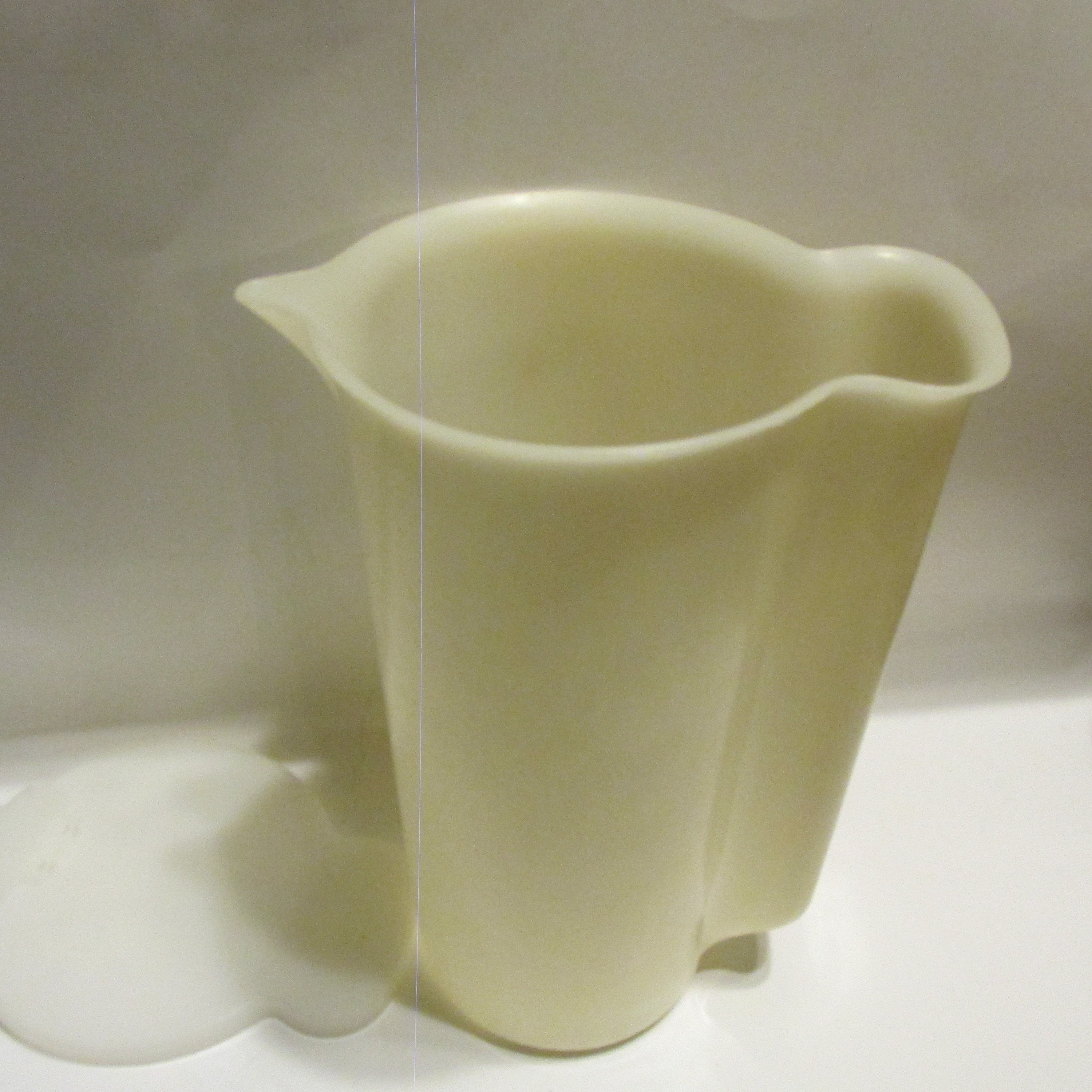 Serving Odds & Ends Dining & Serving Home & Living Tupperware White 2 ...