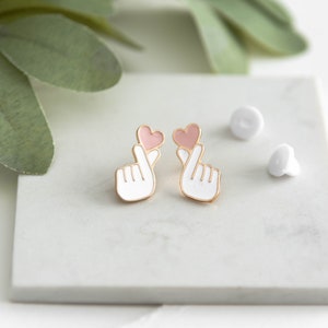 Sister to Sister Gifts, Sisters Pins, Love Sign Finger Heart Enamel Pin ...