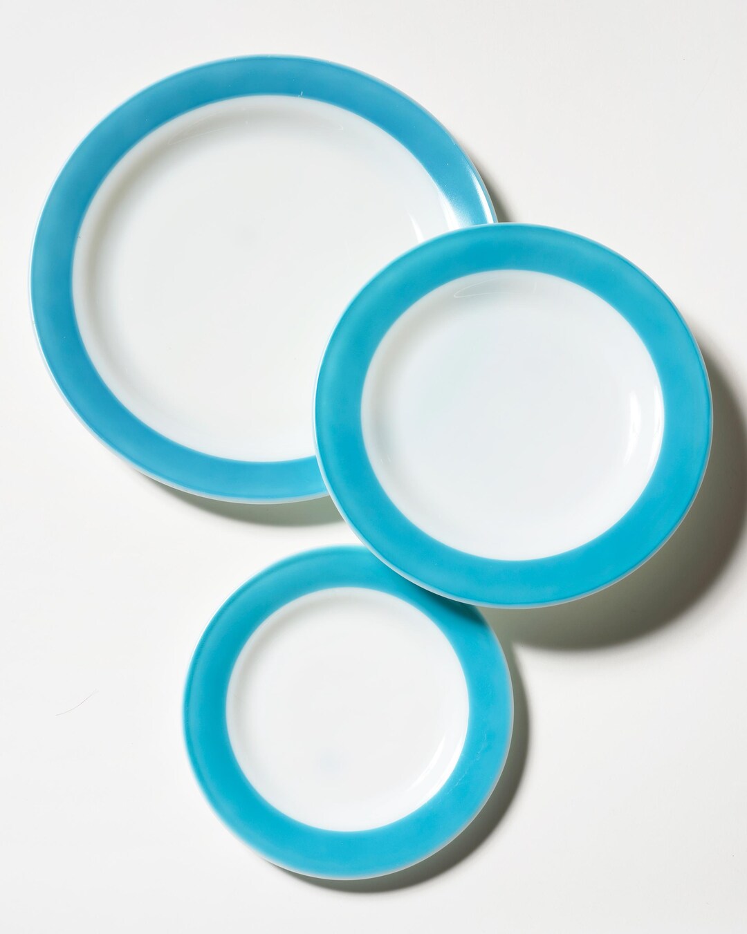 Vintage Pyrex Milk Glass Plates and Bowls With Turquoise Aqua Blue ...
