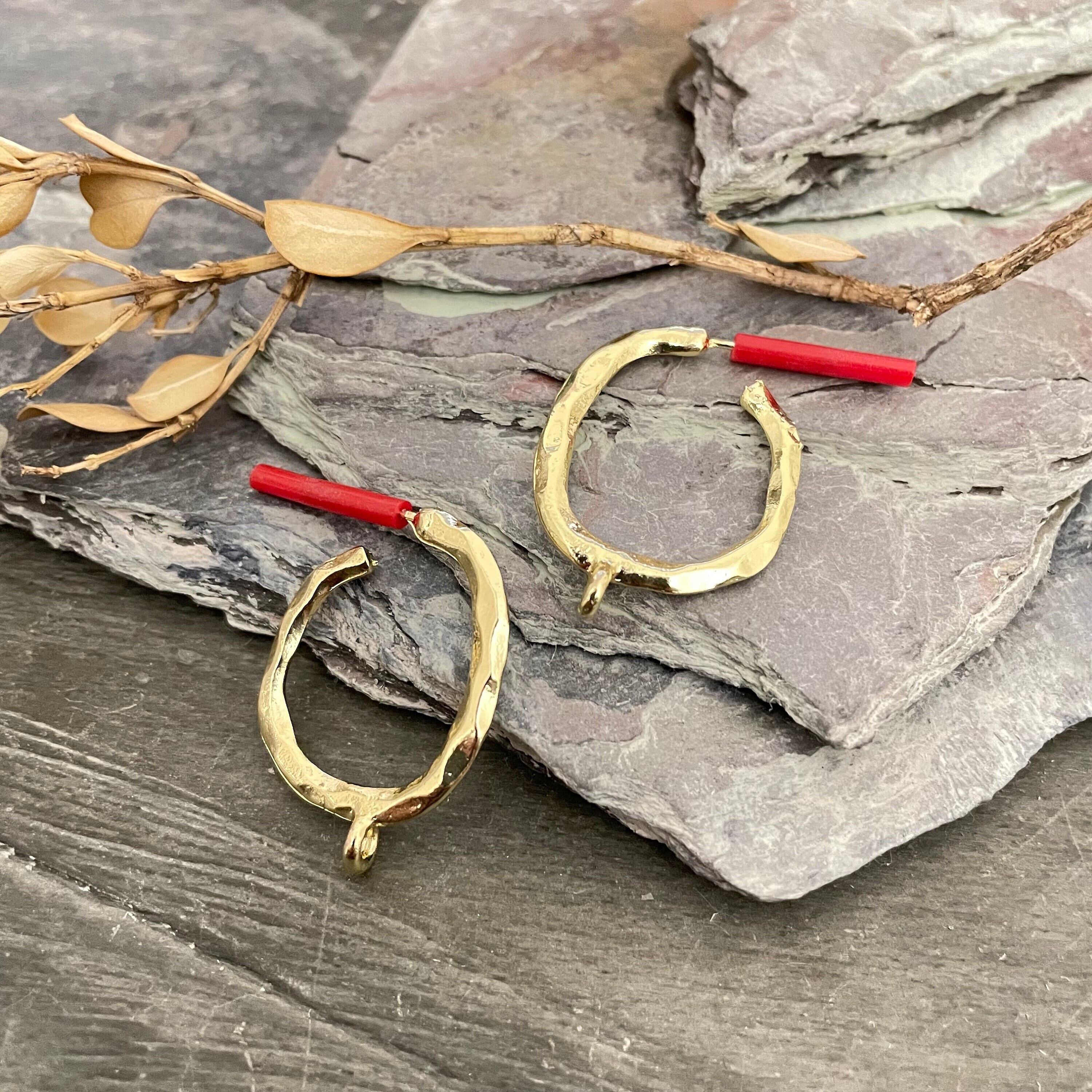 Half Hoop Earrings with Loop and Steel Pin, Shinny Gold Color. Earring ...