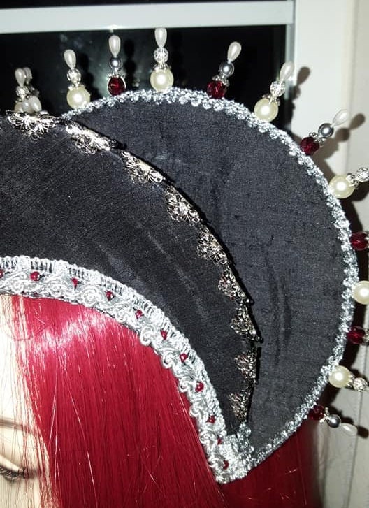 Women's Elizabethan Heart Shaped Attifet, Headdress, Renaissance Custom ...