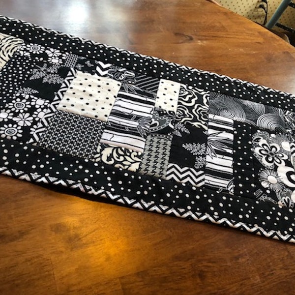 Zig Zag Table Runner - Etsy