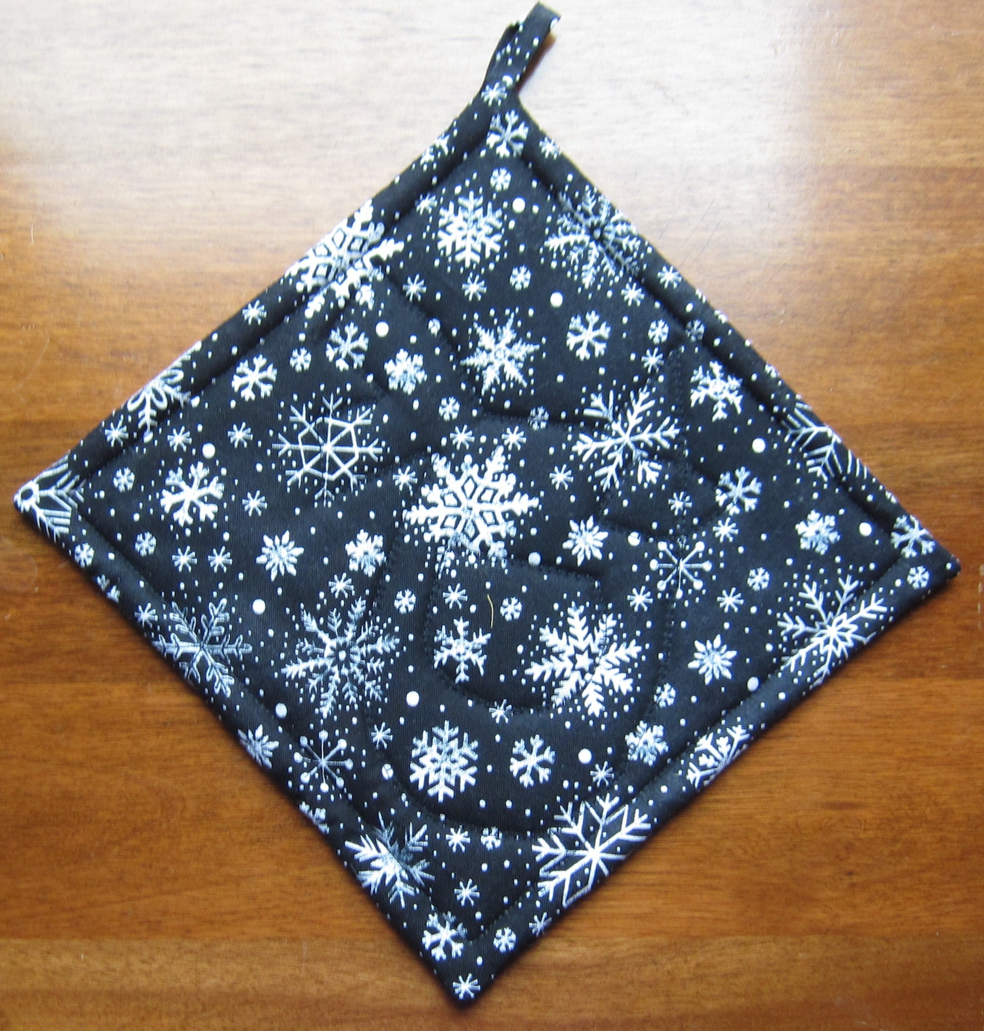 Funky Appliquéd Red Cardinal on Snowflakes Christmas Winter Pot Holder ...