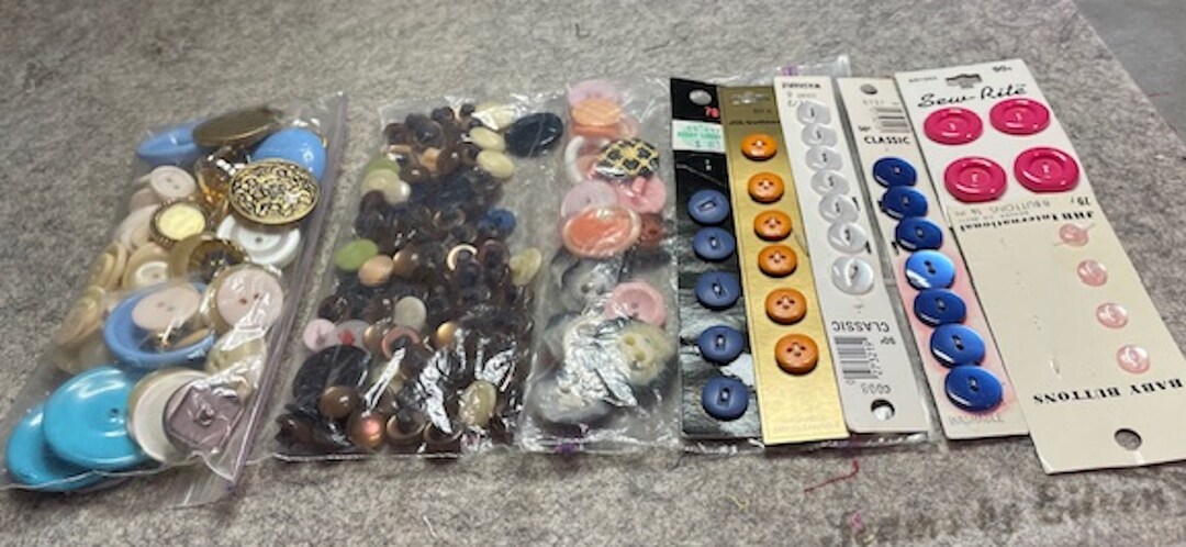 Button Button I've Got the Button for You Dozens of Buttons, Many ...