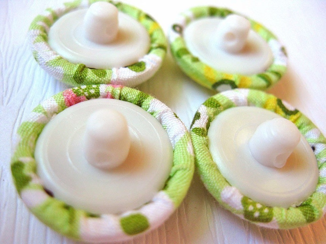 Fabric Covered Buttons 6 Small Fabric Buttons Set Wildflowers in Red ...